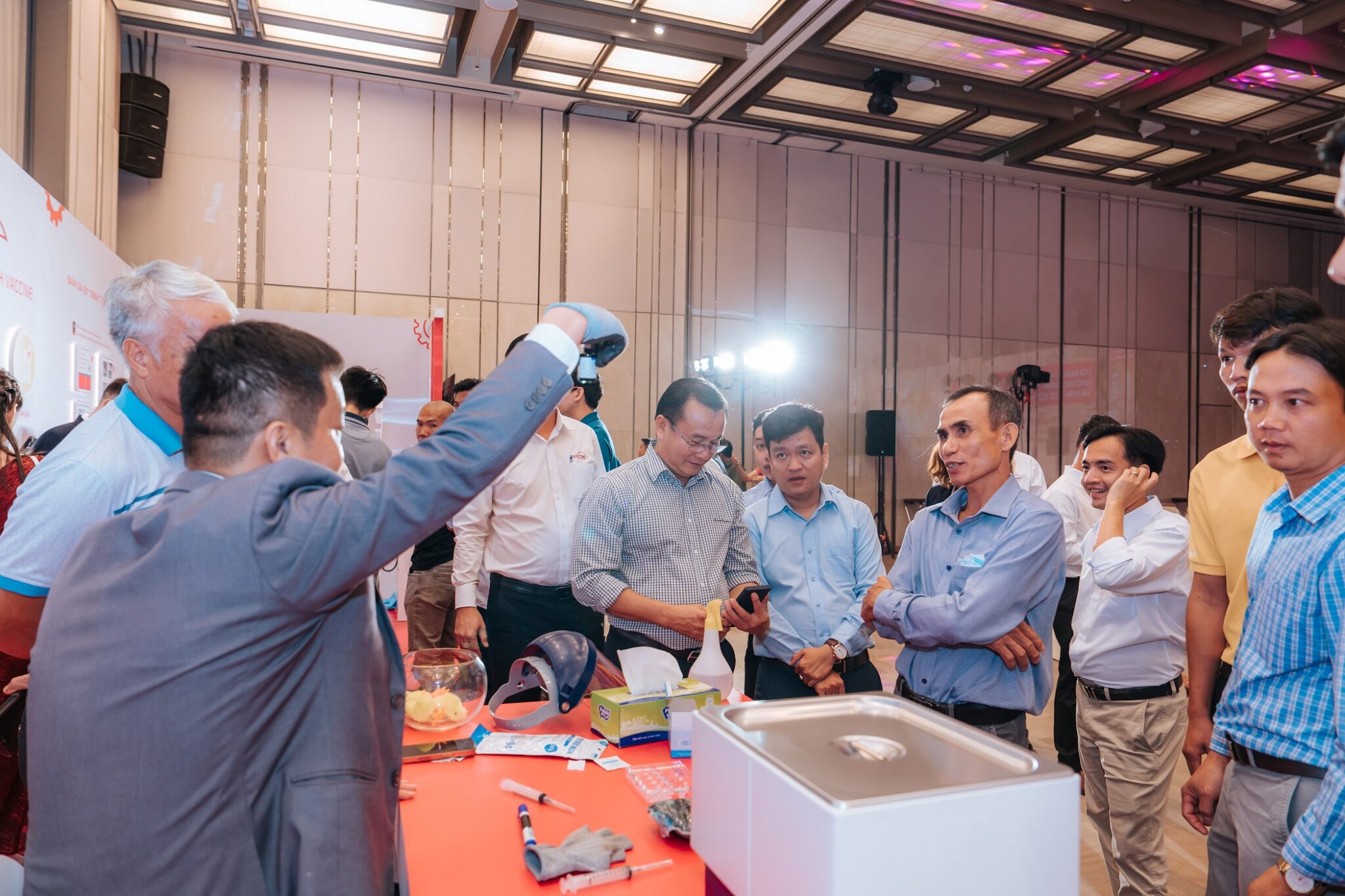 Boehringer Việt Nam ra mắt vắc xin VAXXITEK 3 trong 1 đầu tiên phòng ...