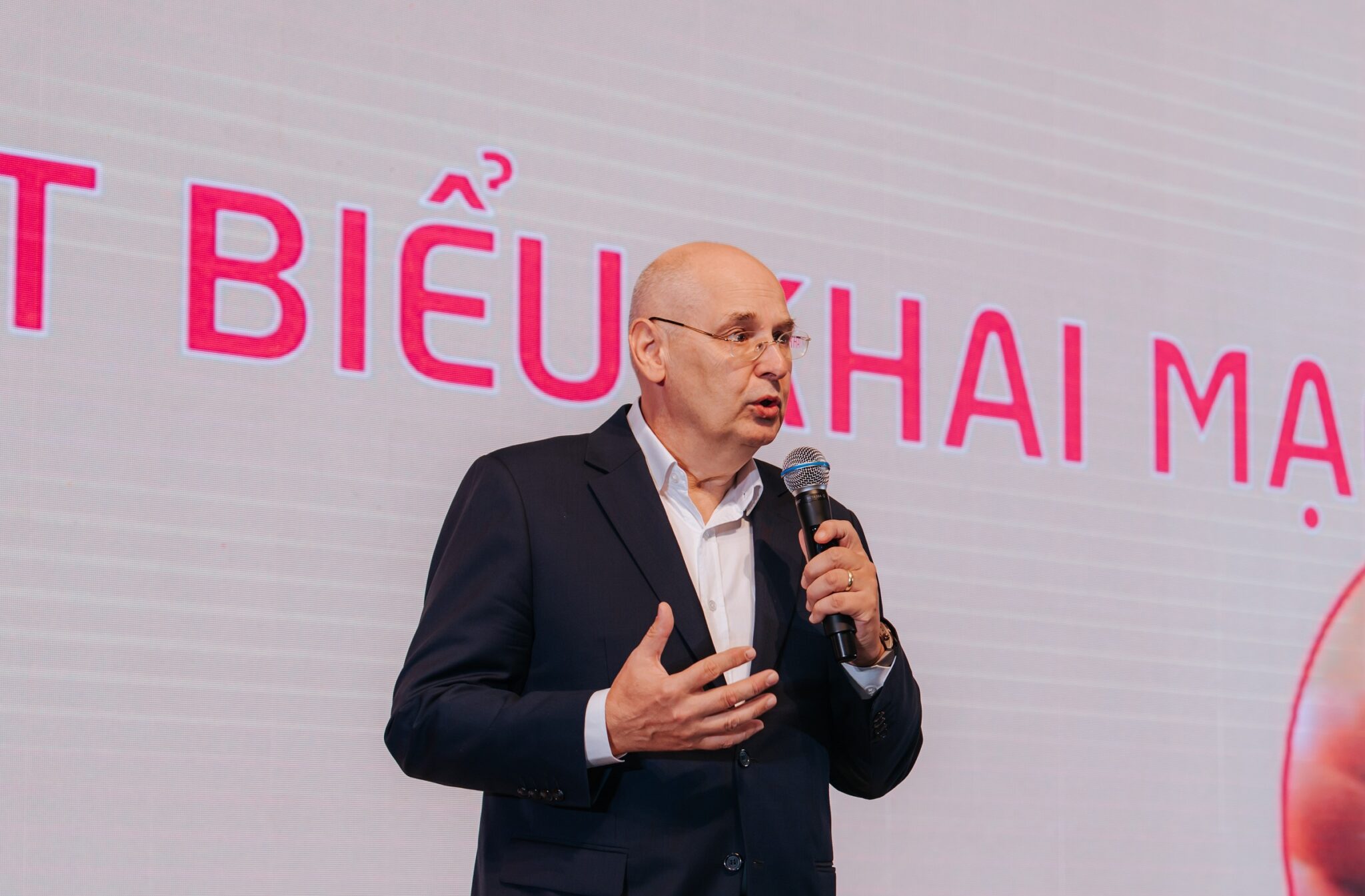 Boehringer Việt Nam ra mắt vắc xin VAXXITEK 3 trong 1 đầu tiên phòng ...