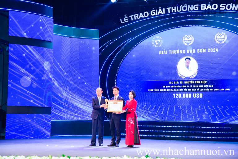 Công trình vắc xin Dịch tả lợn châu Phi AVAC ASF LIVE nhận giải thưởng Bảo Sơn trị giá 120.000 ...